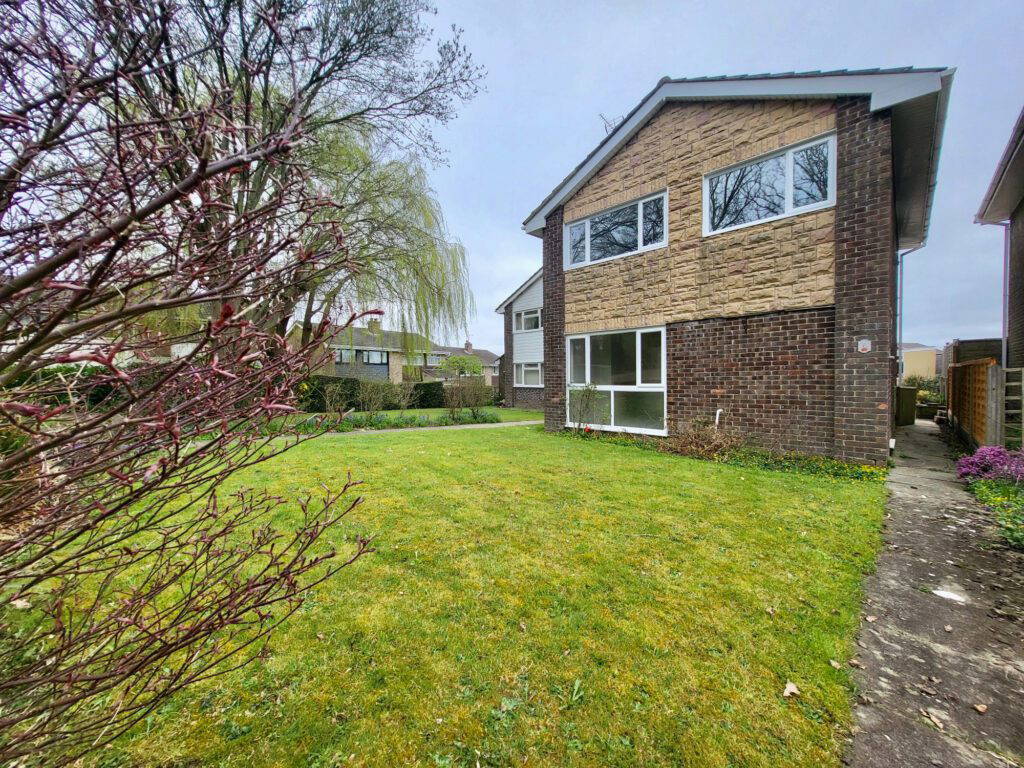 Robin Way, Chipping Sodbury, Bristol - Farrington’s Property services